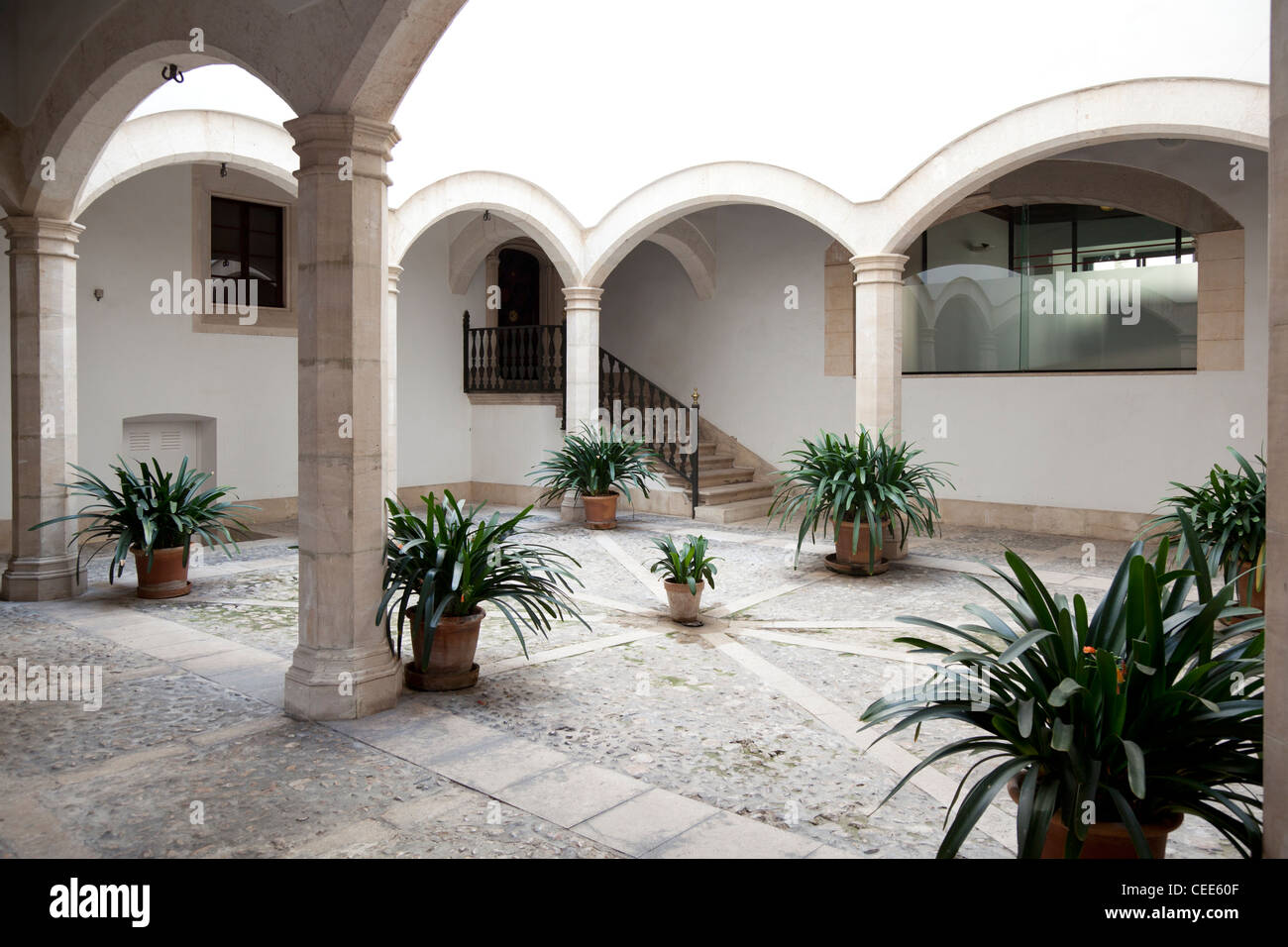 Roman villa courtyard hi-res stock photography and images - Alamy