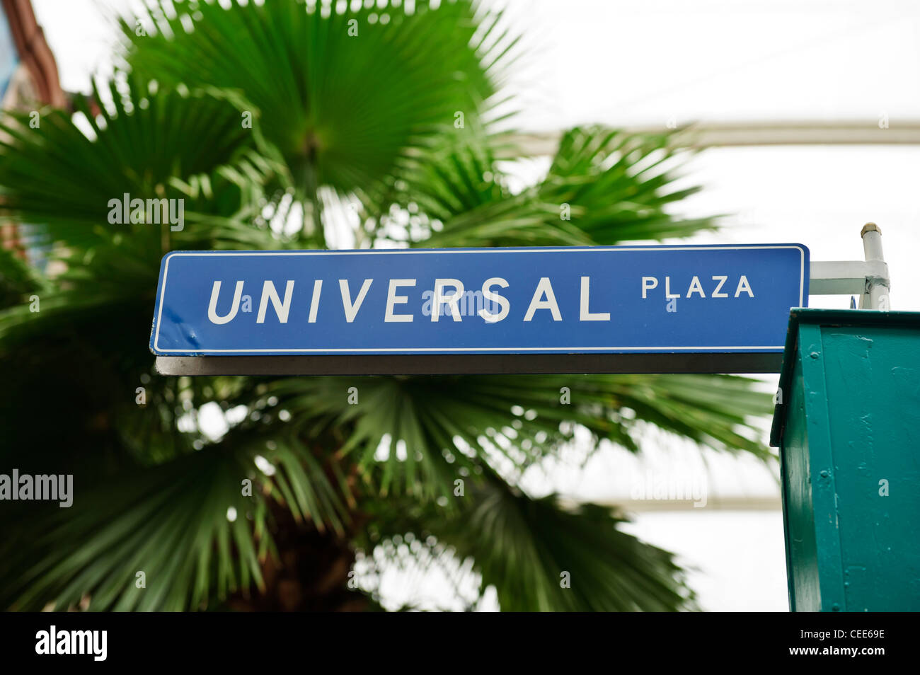Universal signage hi-res stock photography and images - Alamy