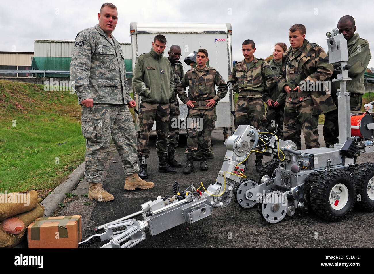 Eod robot hi-res stock photography and images - Alamy