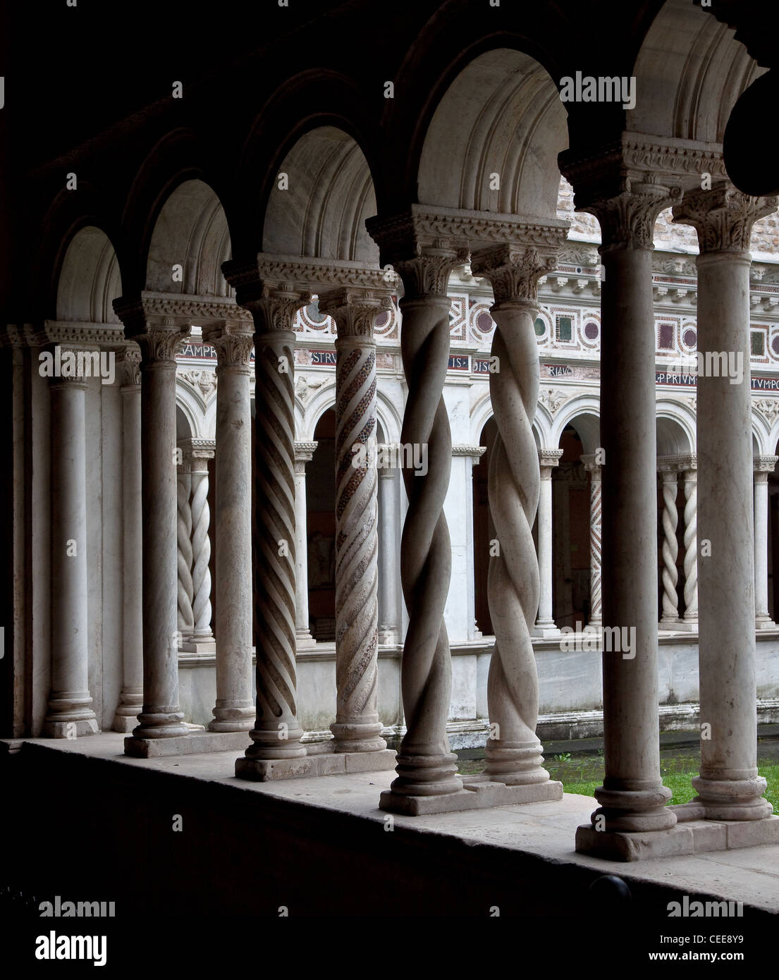 Solomonic column barley sugar column hi-res stock photography and ...