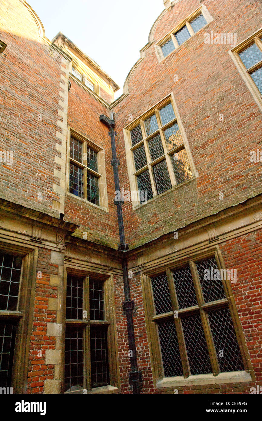 Tudor brickwork hi-res stock photography and images - Alamy