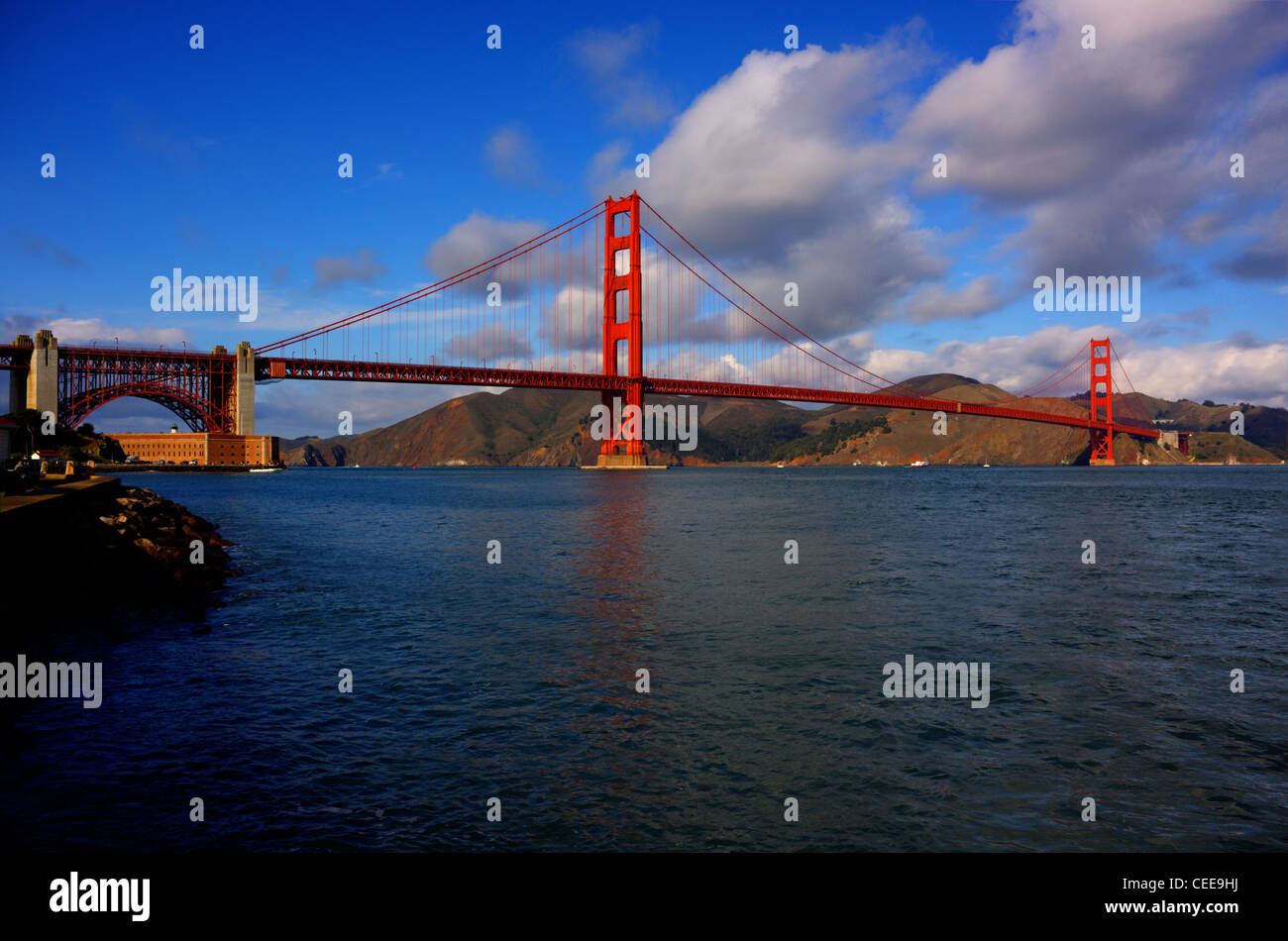 golden gate bridge in san francisco, california, USA. Red suspension ...