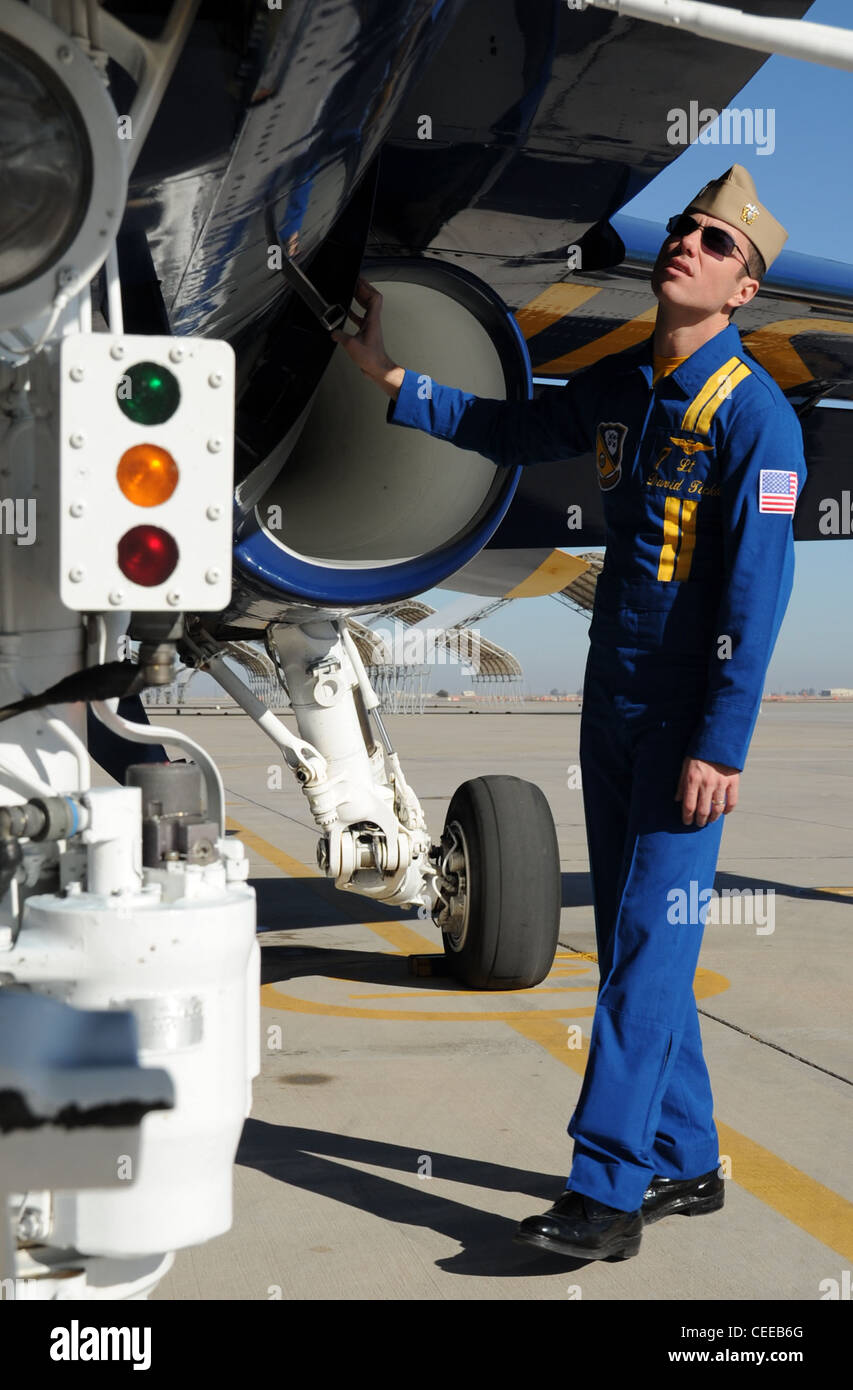 Functional check flight hi-res stock photography and images - Alamy