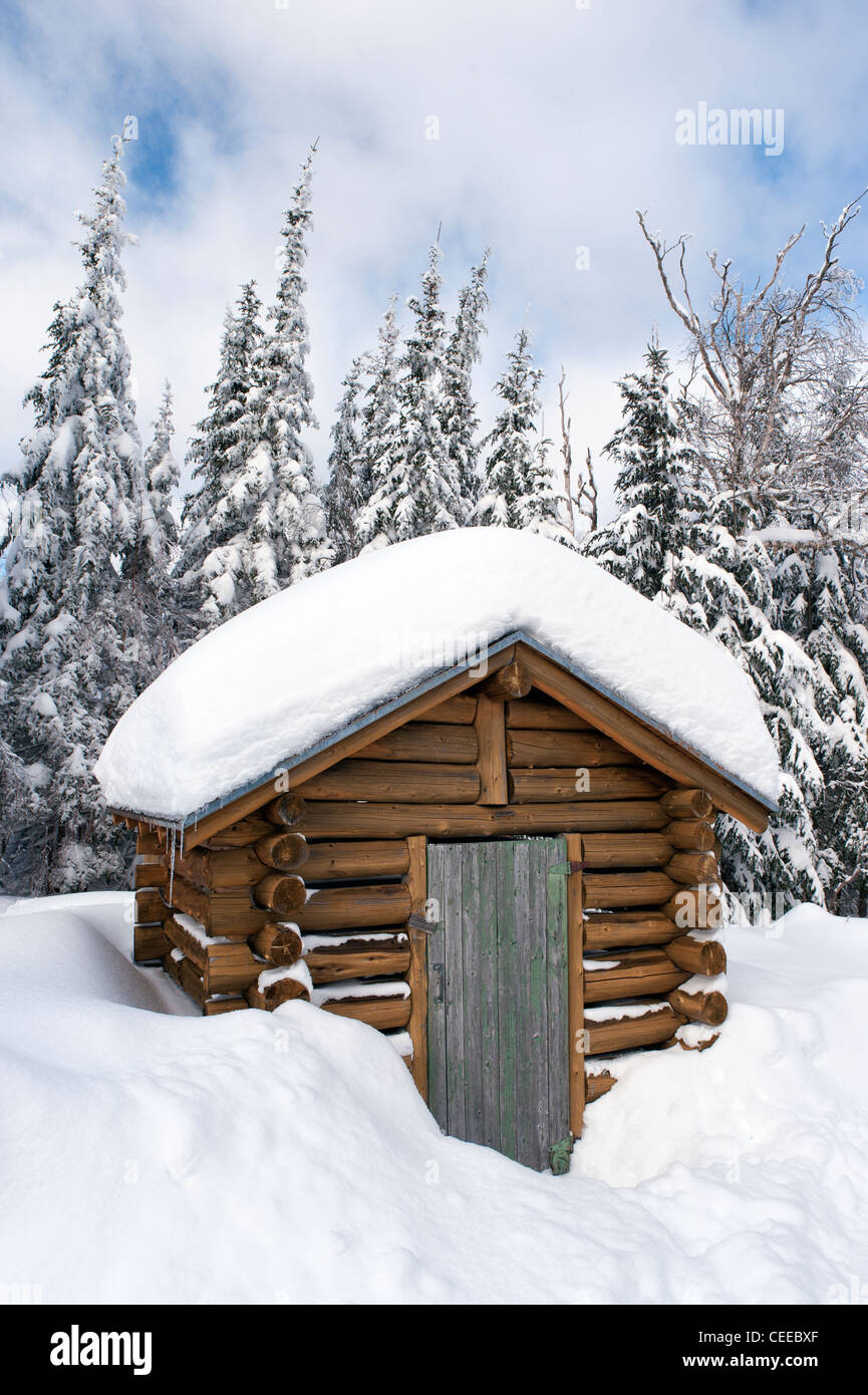 Snow covered shed hi-res stock photography and images - Alamy