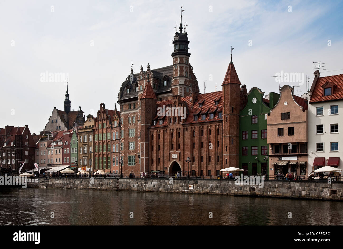 Danzig/Gdansk, Mottlauufer, Links hinter den Uferhäusern Englisches ...