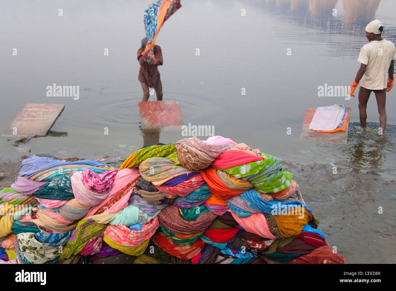 Doing the laundry in india hi-res stock photography and images - Alamy