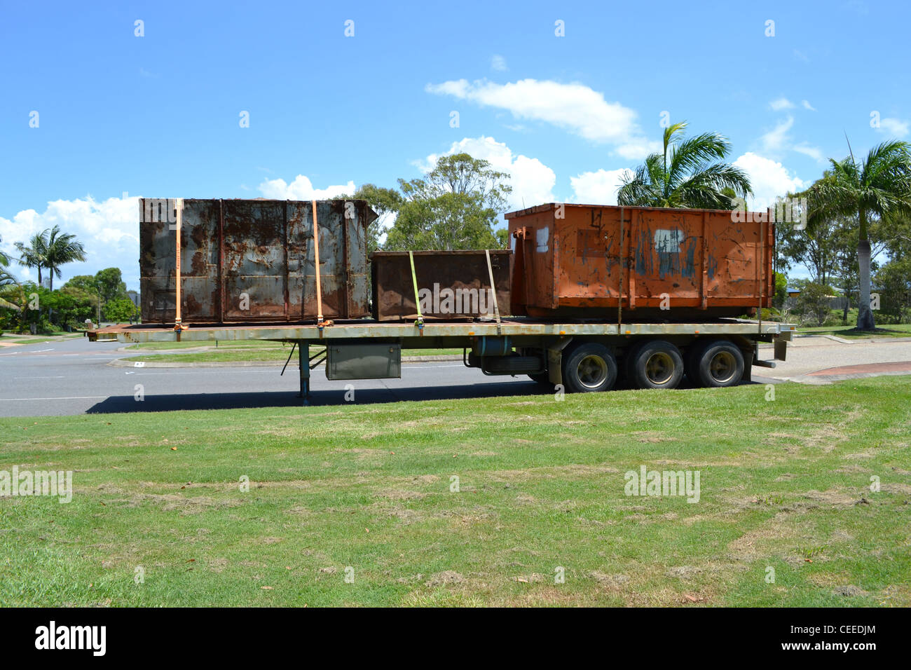 Loaded truck hi-res stock photography and images - Alamy