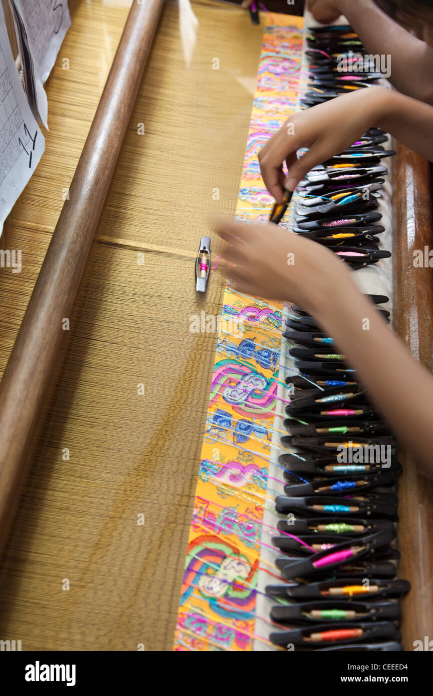 Hand loom weavers hi-res stock photography and images - Alamy