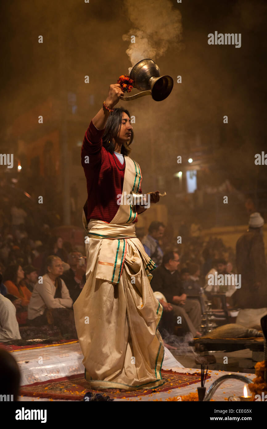 Vedic ritual hi-res stock photography and images - Alamy
