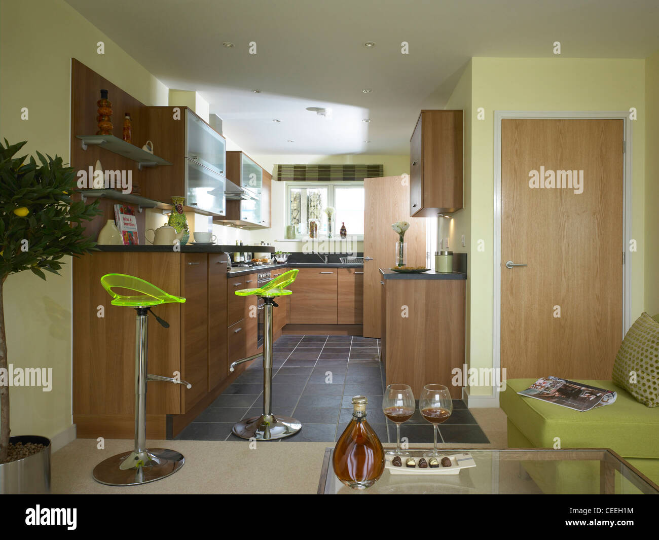 Green kitchen stalls hi-res stock photography and images - Alamy