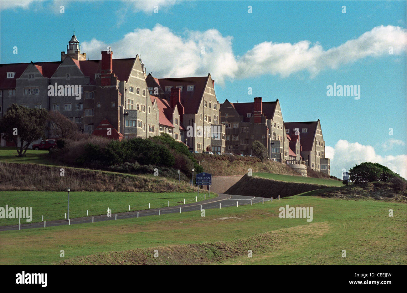 Exterior school building hi-res stock photography and images - Alamy