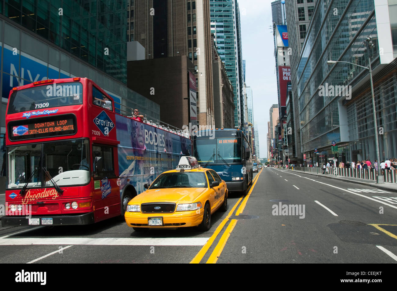 34th street in new york hi-res stock photography and images - Alamy