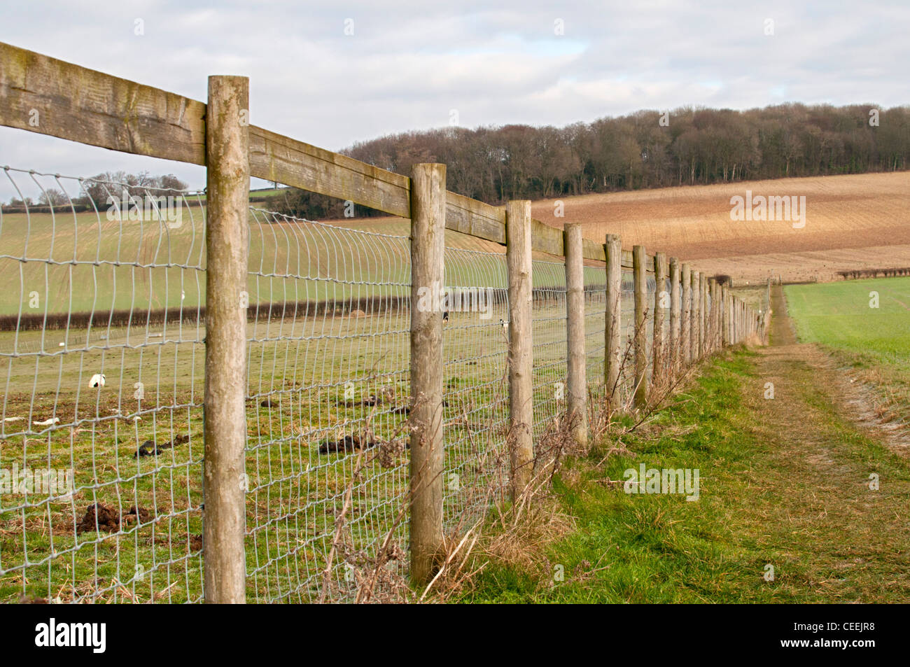 Countryside fence uk hi-res stock photography and images - Alamy