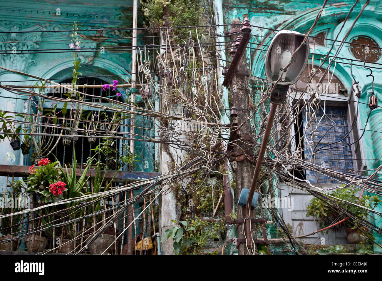 Rundown rangoon colonial buildings hi-res stock photography and images ...