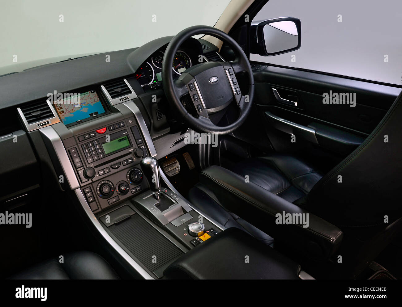 Range rover dashboard hi-res stock photography and images - Alamy