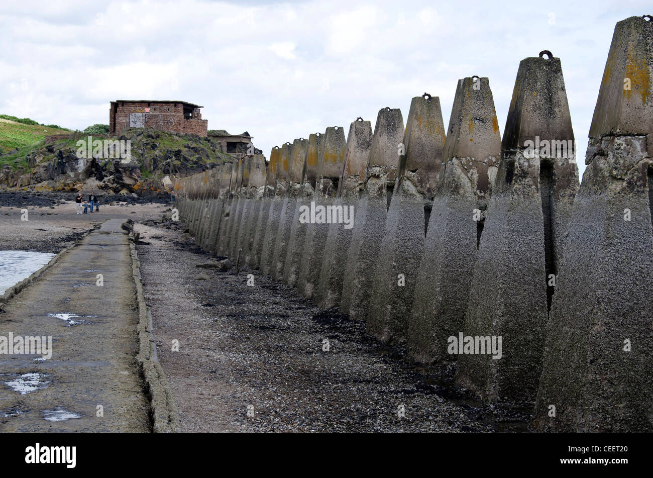 The causeway to Cramond Island, Edinburgh, Scotland Stock Photo - Alamy