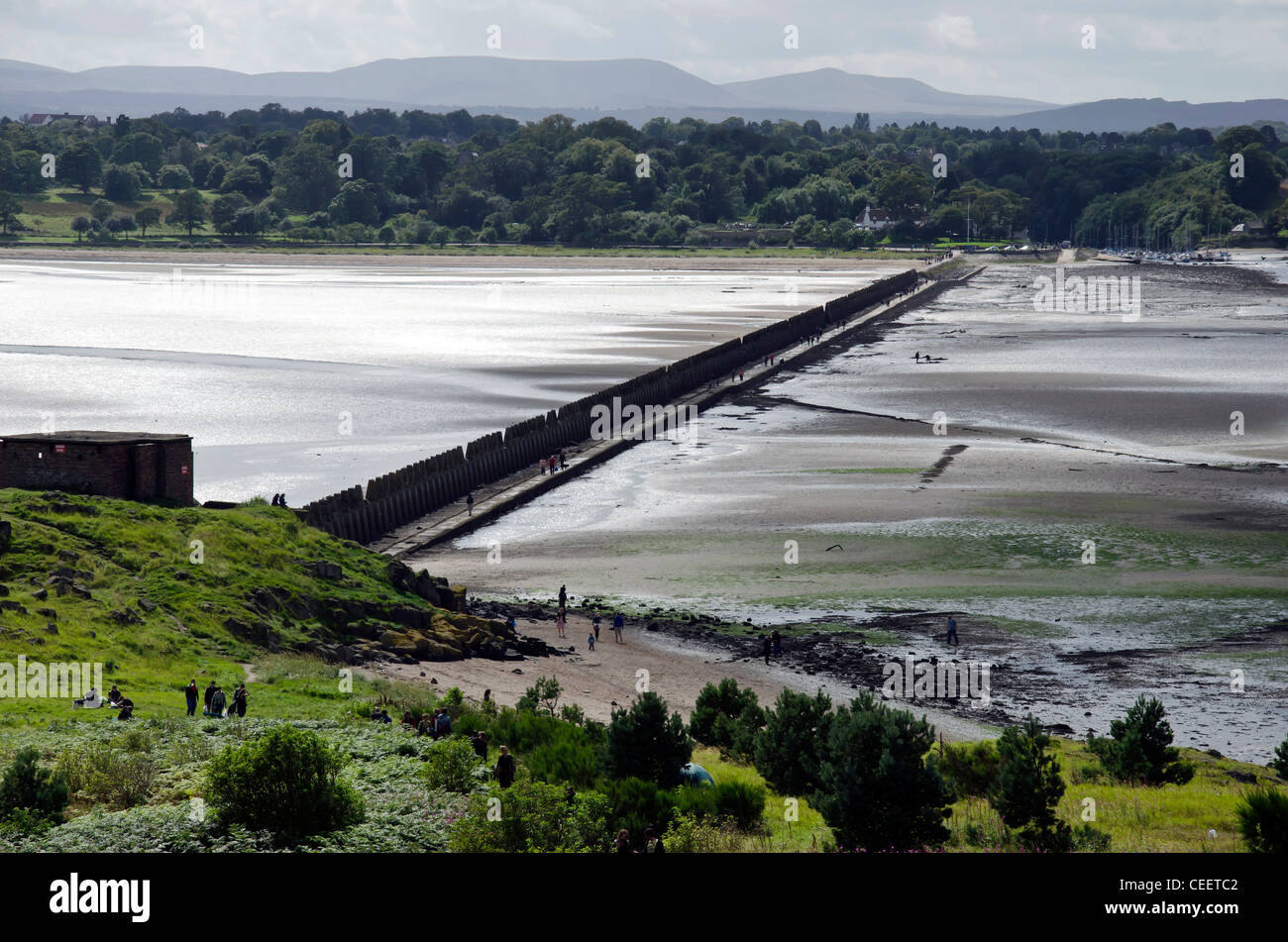 The causeway to Cramond Island, Edinburgh, Scotland Stock Photo - Alamy
