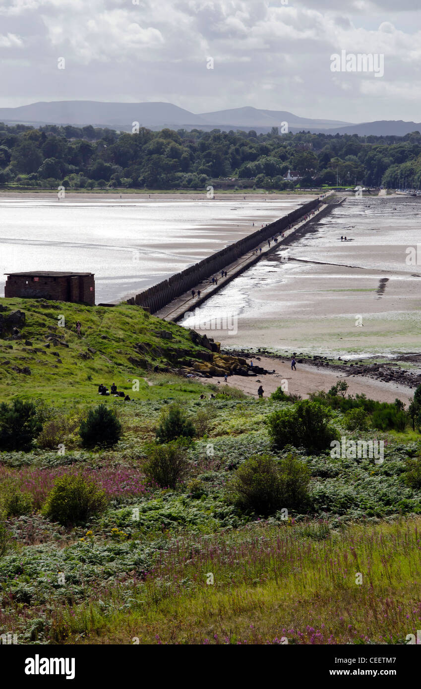 The causeway to Cramond Island, Edinburgh, Scotland Stock Photo - Alamy