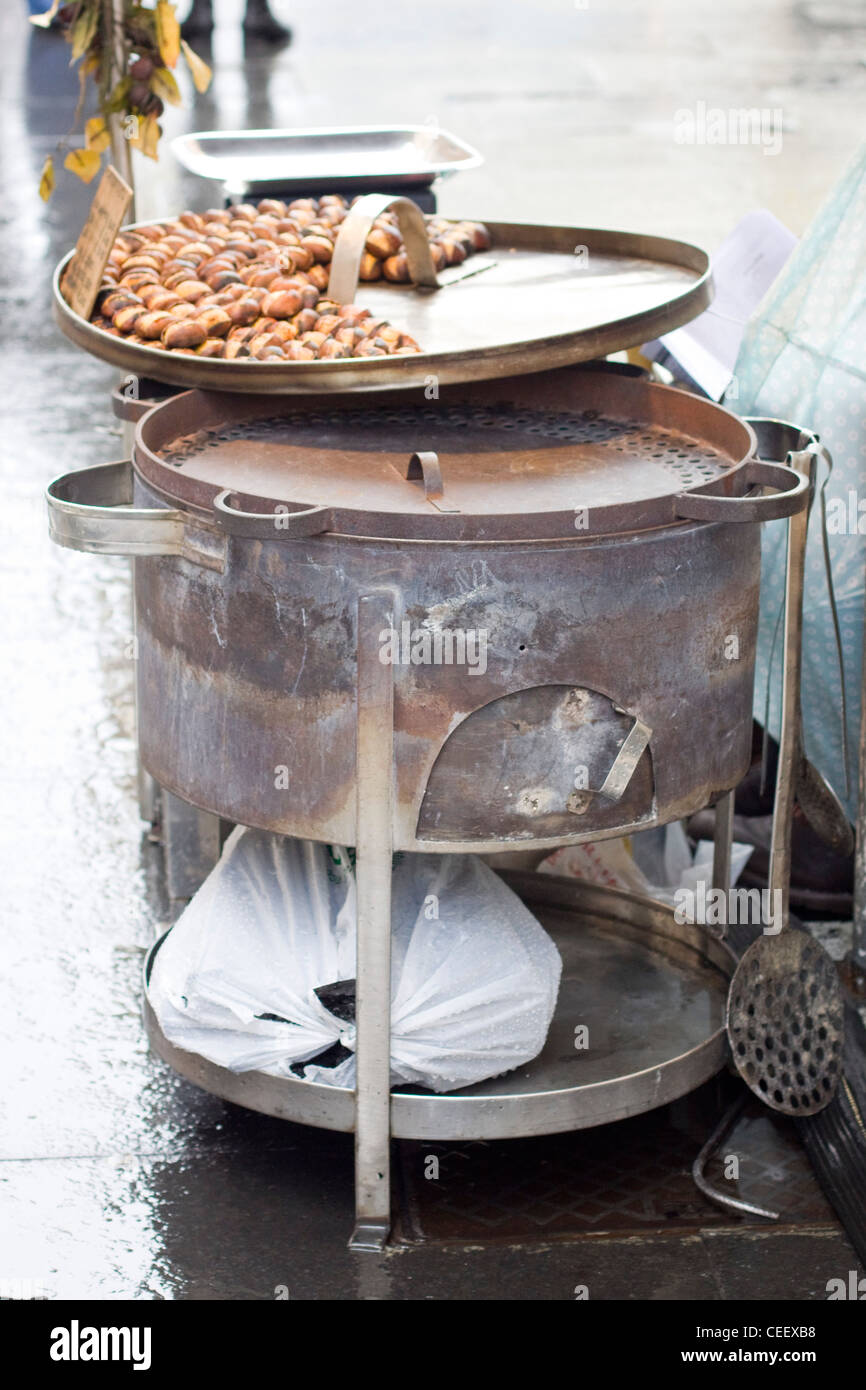 Chestnut vendor hi-res stock photography and images - Alamy