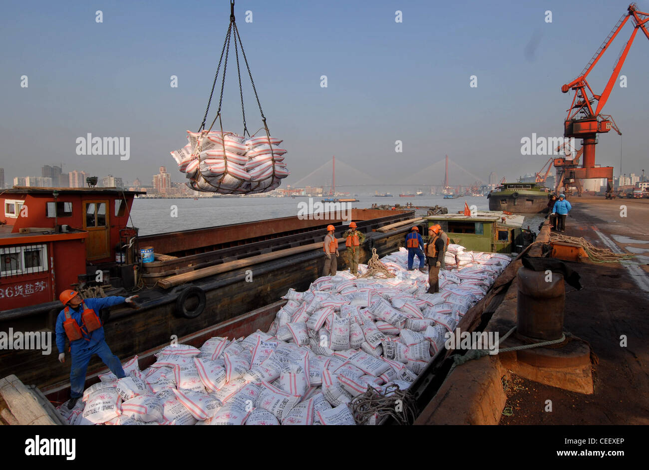 Shanghai docks hi-res stock photography and images - Alamy