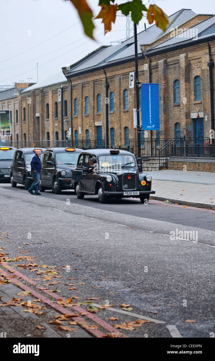 Vintage london taxi hi-res stock photography and images - Alamy