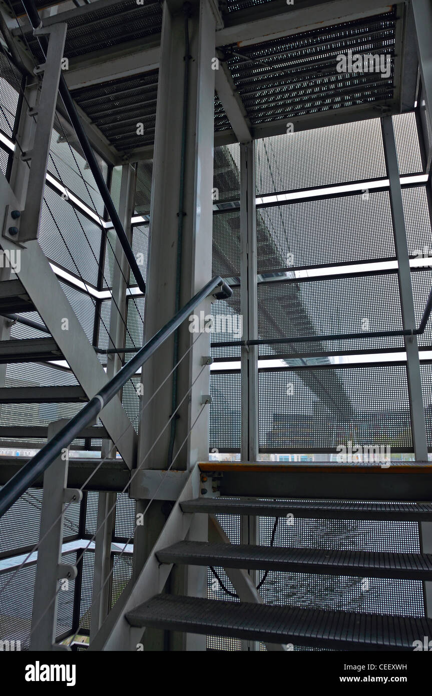 London pedestrian bridge hi-res stock photography and images - Alamy