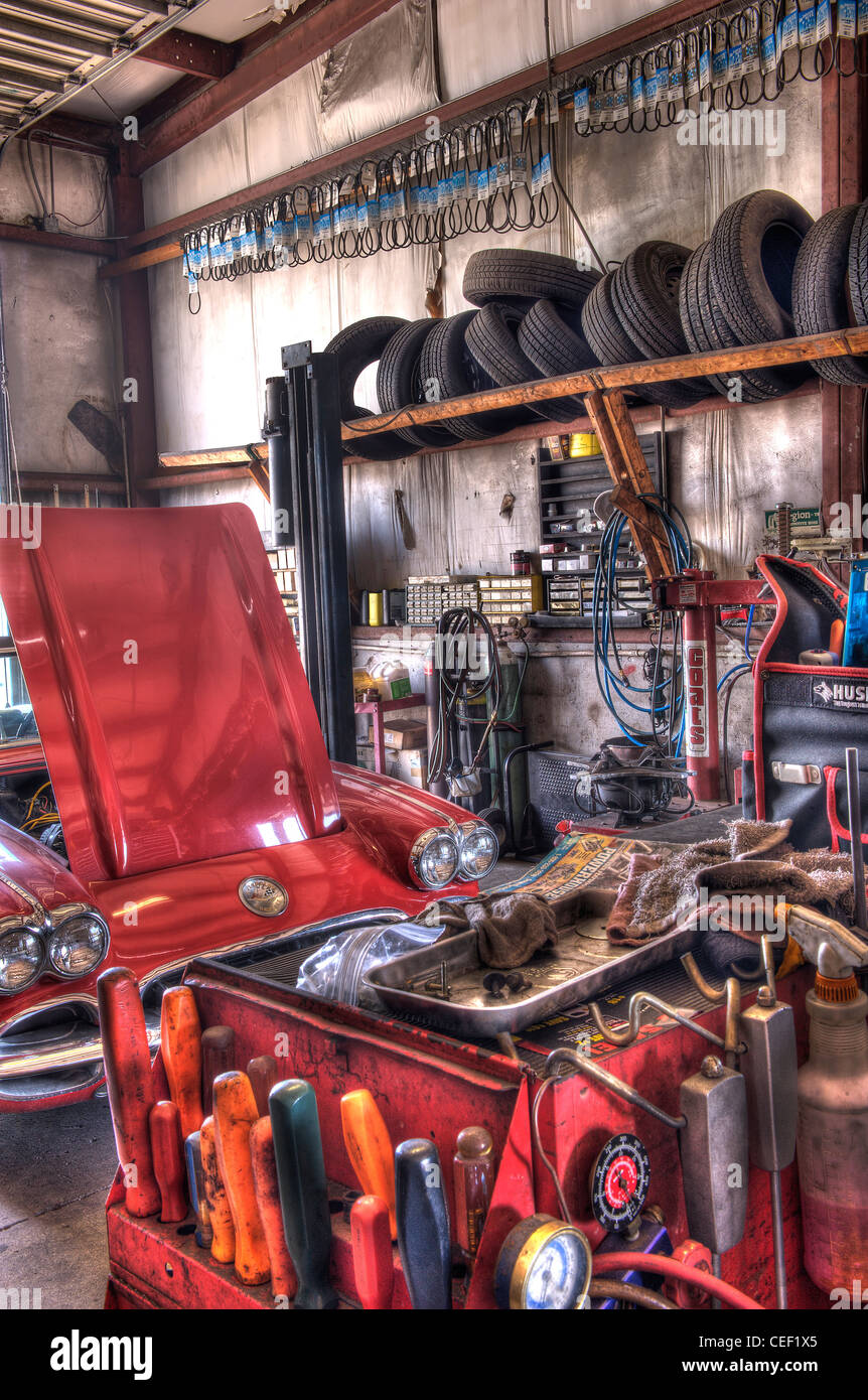 Auto Mechanics Garage 3 Stock Photo - Alamy