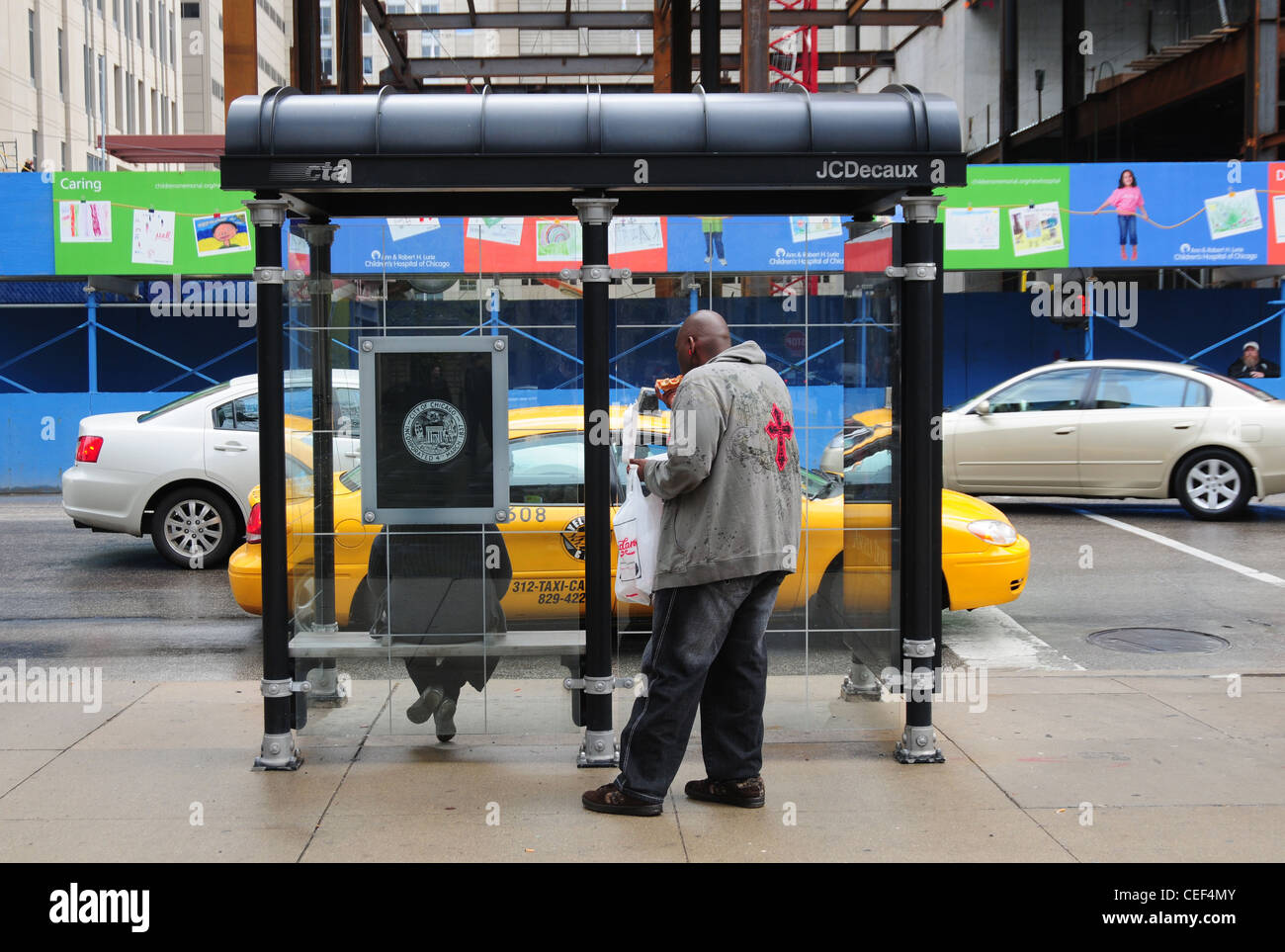 Chicago bus stop man hi-res stock photography and images - Alamy