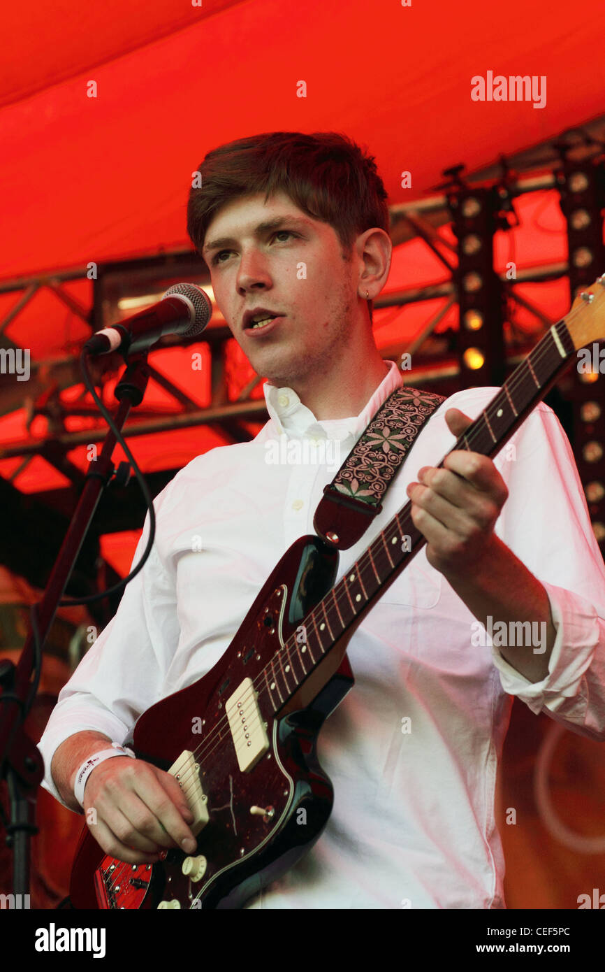 Robert Milton (vocals/guitar) Dog is Dead at the Splendour Festival at ...