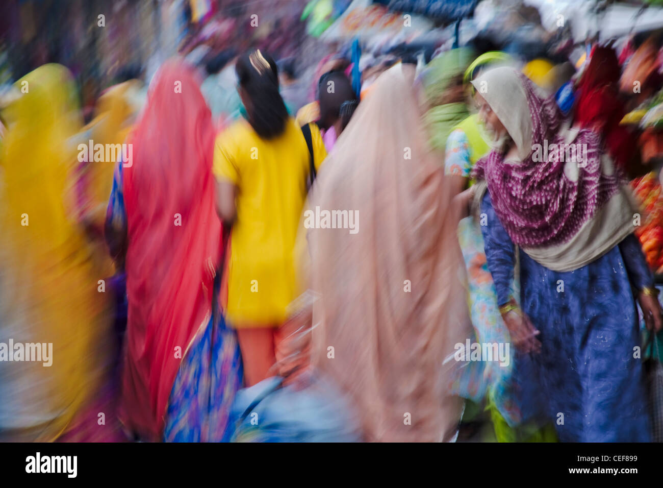 Colorfully dressed women hi-res stock photography and images - Alamy