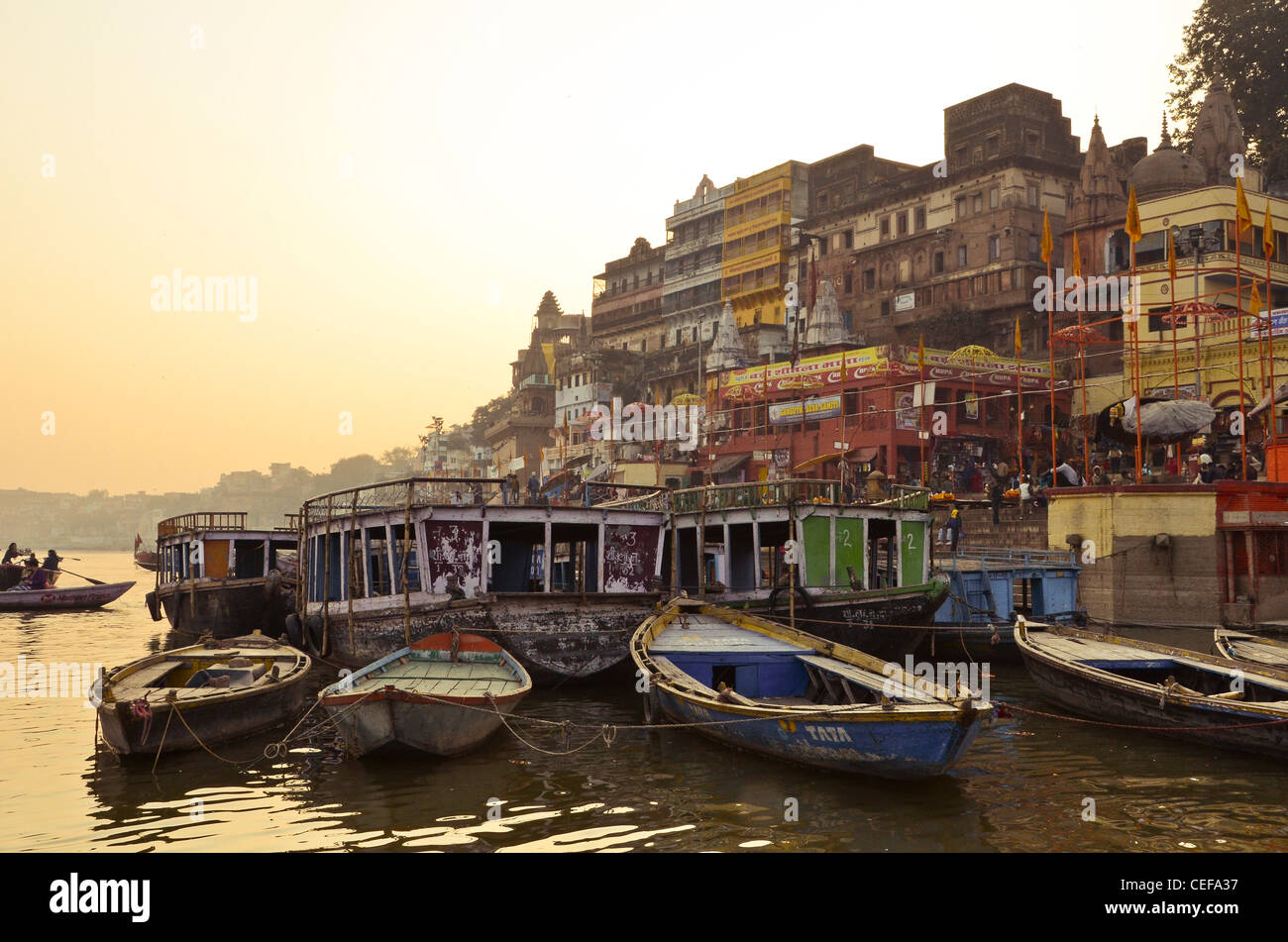 India boats hi-res stock photography and images - Alamy