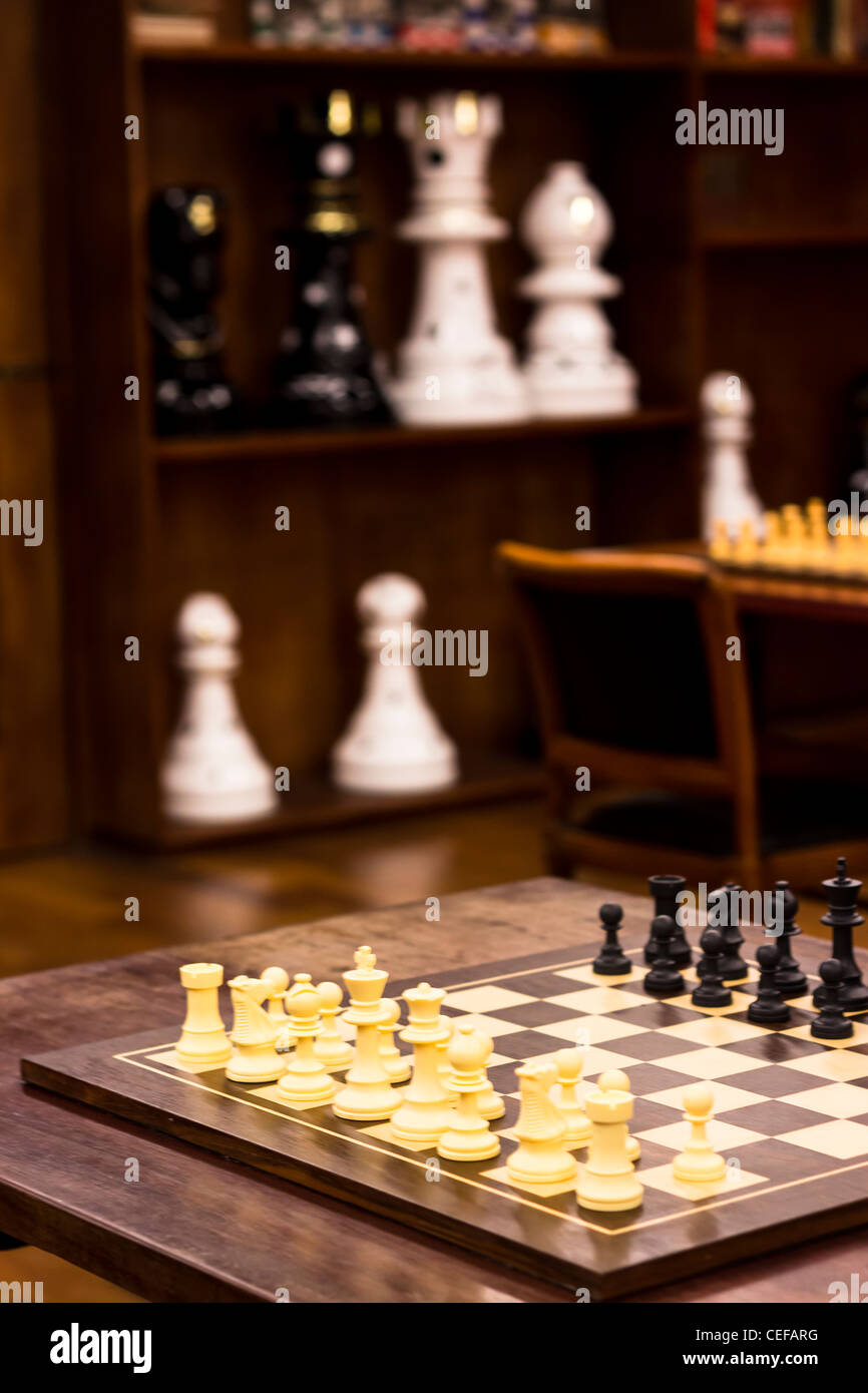 Old school board game hi-res stock photography and images - Alamy