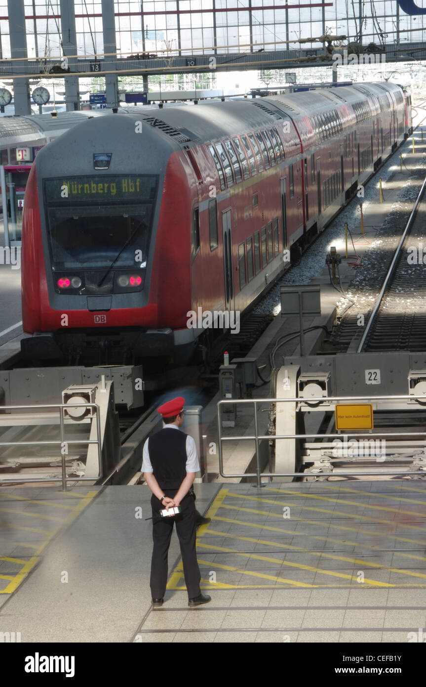 View of the munich central station hi-res stock photography and images ...