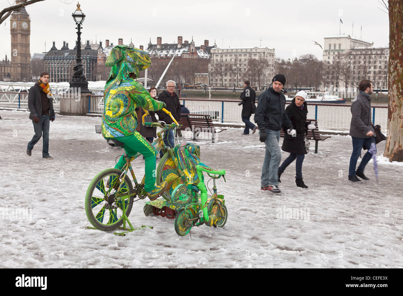 A human statue on London southbank, London, England Stock Photo - Alamy