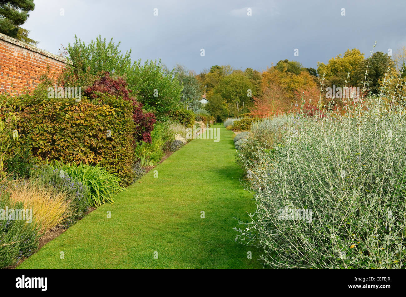 Garden path in English garden. Marks Hall Gardens and Arboretum, Essex ...