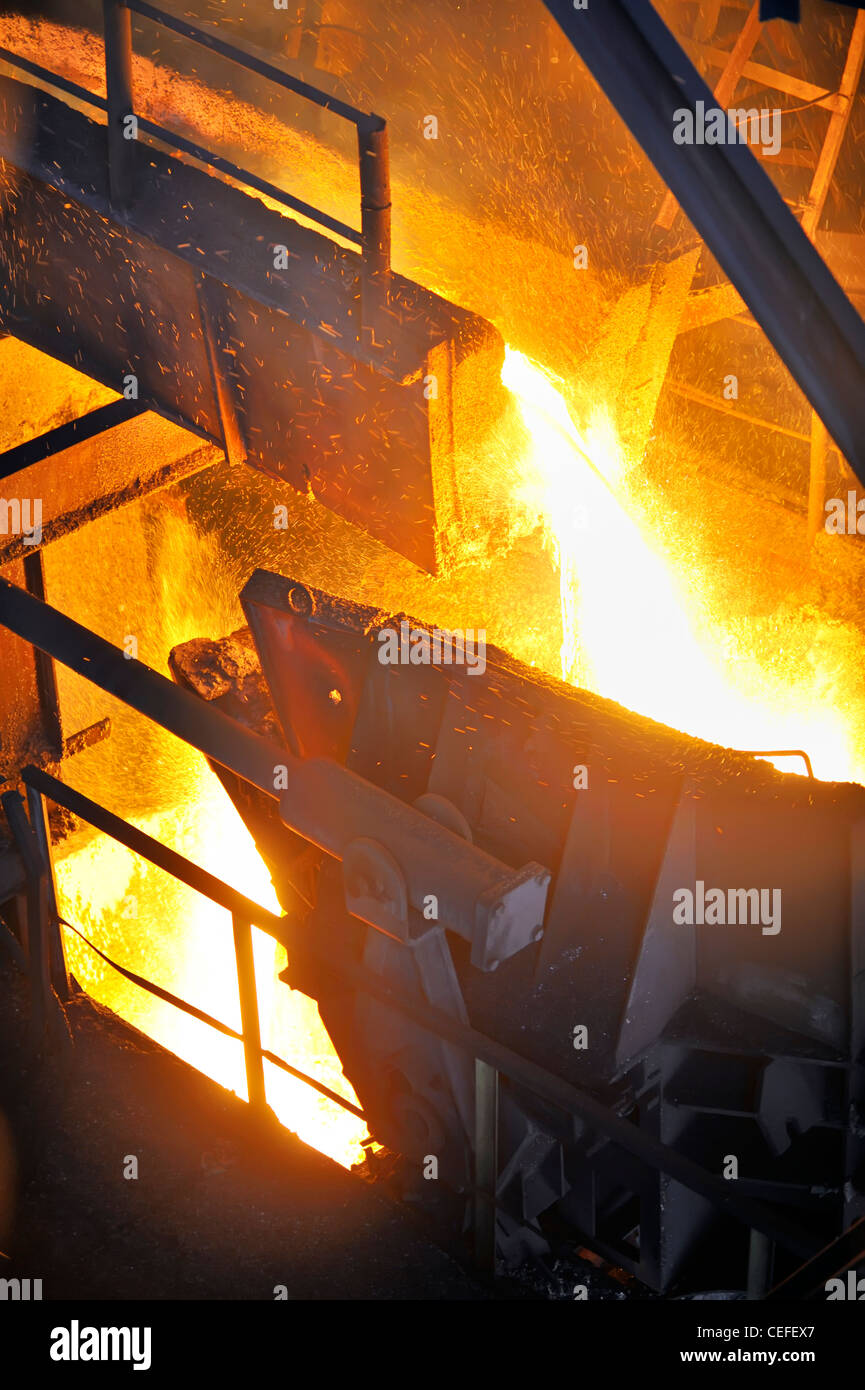 Pouring of liquid metal Stock Photo - Alamy