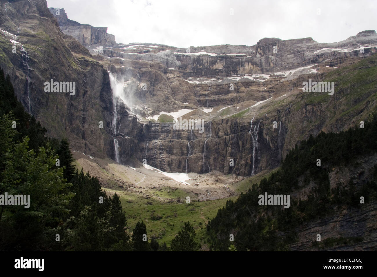 cirque de gavarnie, french Pyrenees mounains Stock Photo - Alamy