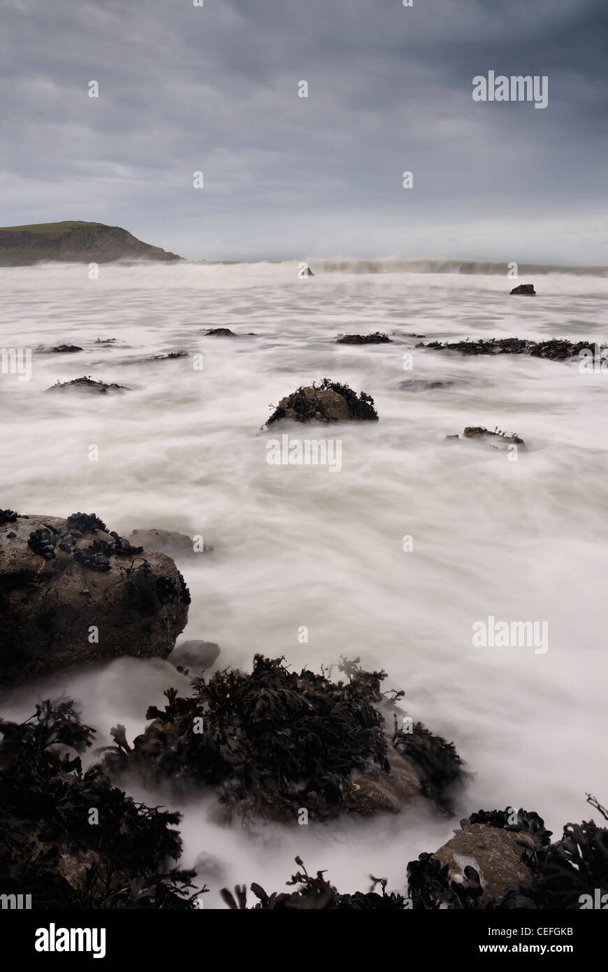 Slow shutter seascape. View from Greenaway beach cornwall to Stepper ...