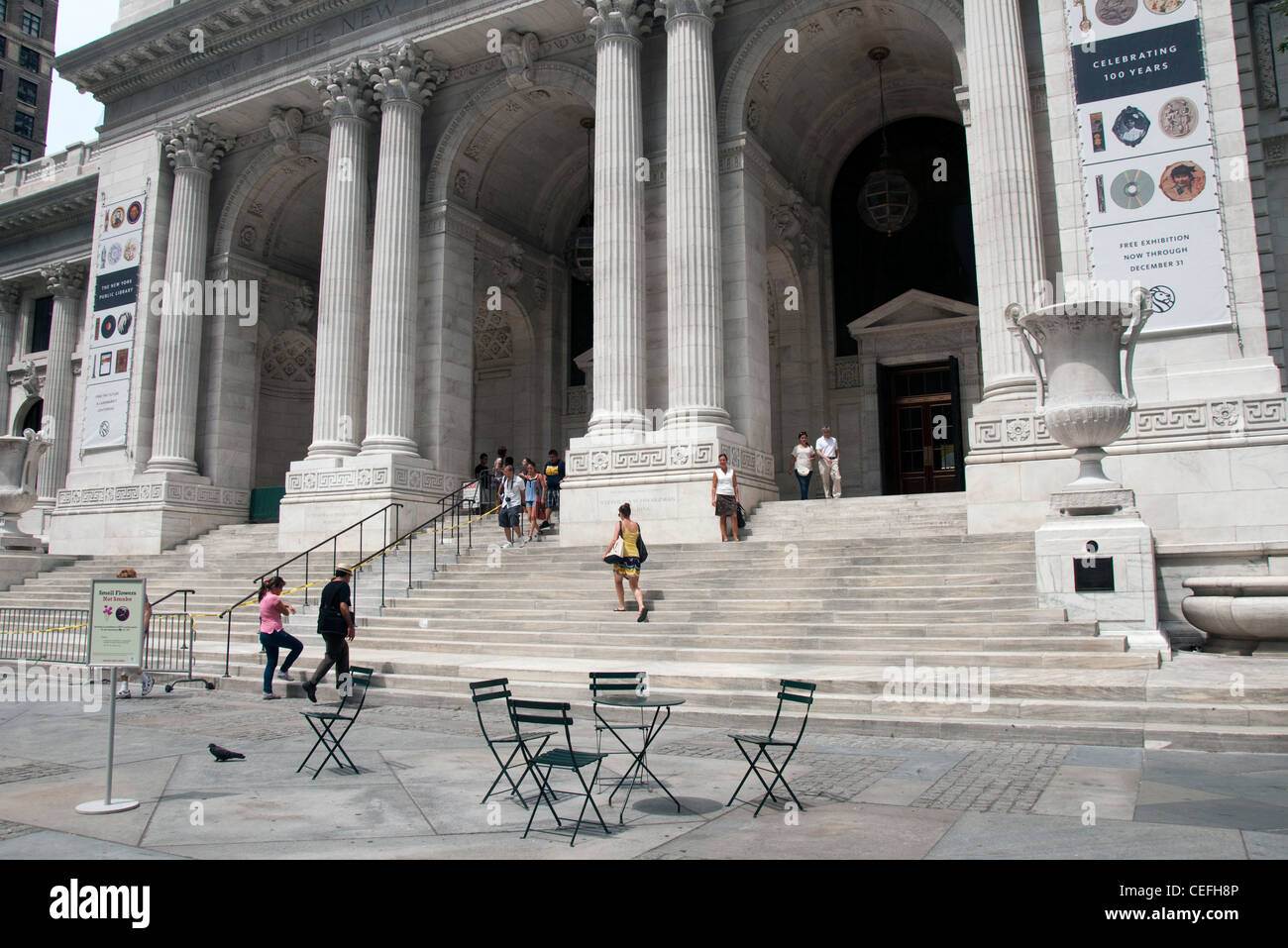 People outside the Public Library in New York City, USA Stock Photo - Alamy