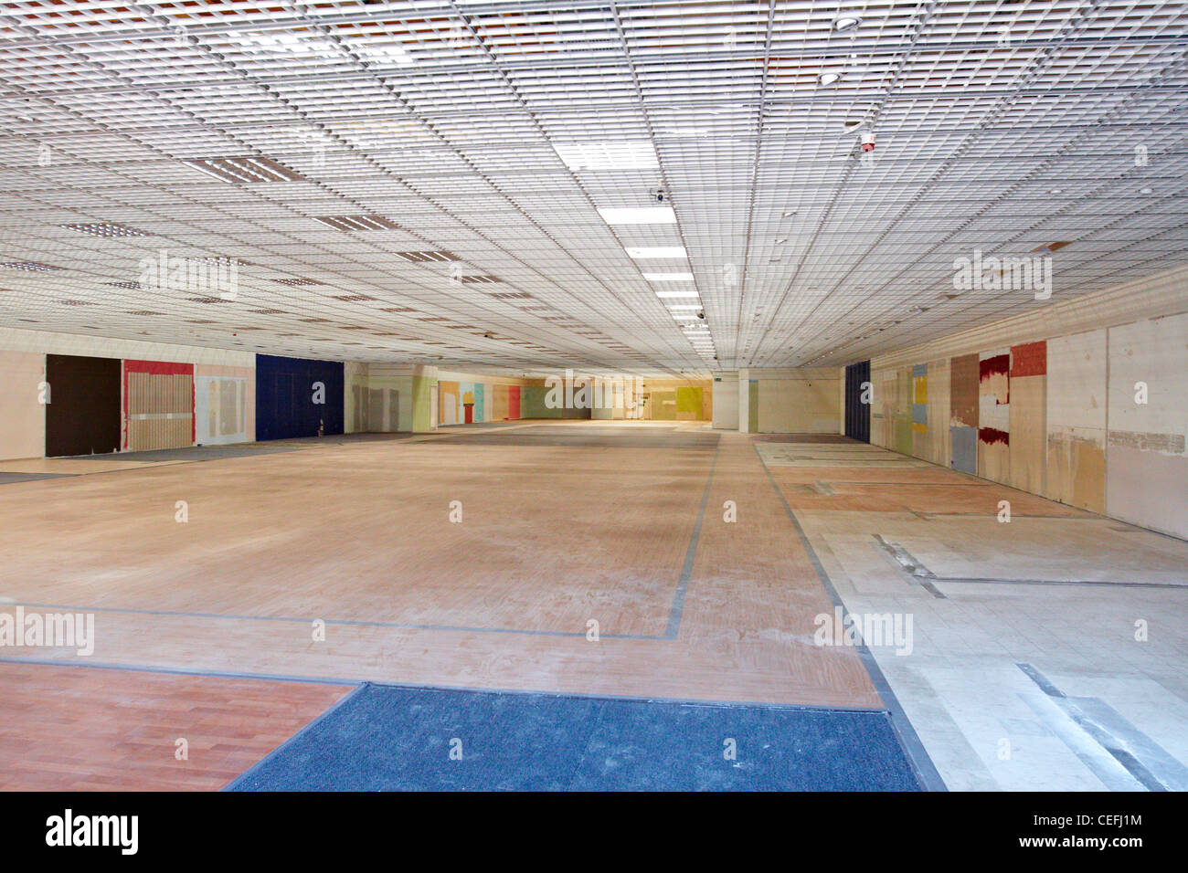 Empty out of town retail unit Stock Photo - Alamy Empty out of town retail unit Stock Photo - Alamy