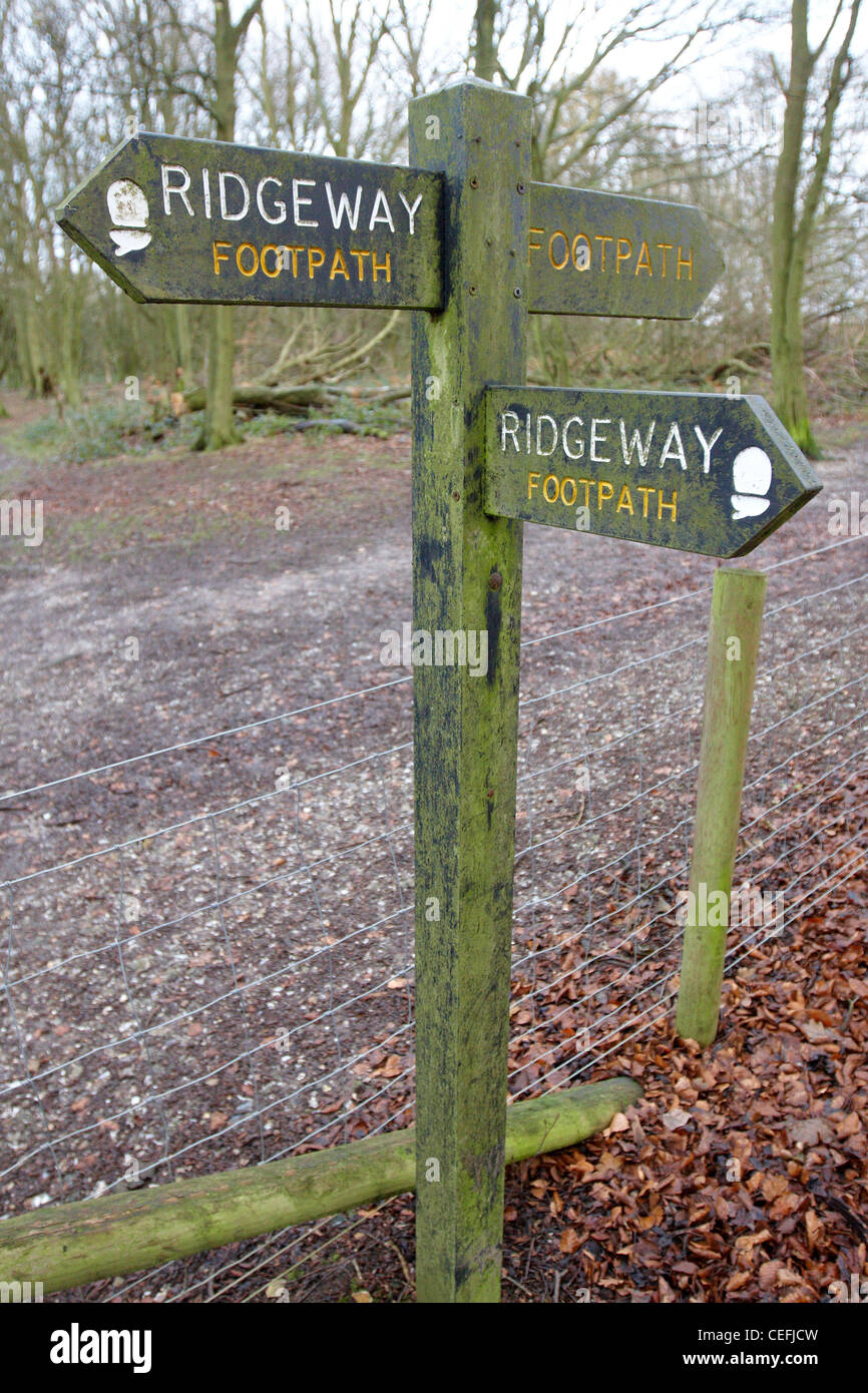 Ridgeway footpath signpost Stock Photo - Alamy