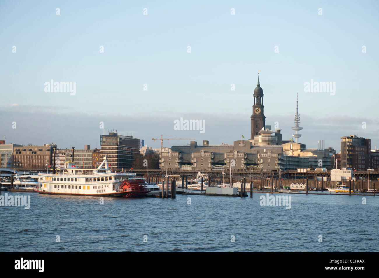 Hamburg skyline hi-res stock photography and images - Alamy