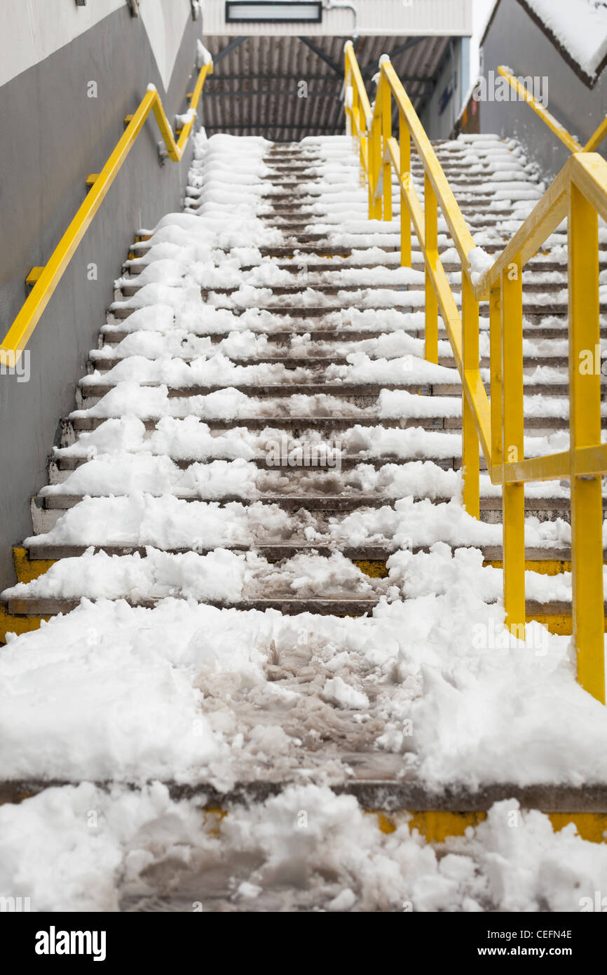Snowy station hi-res stock photography and images - Alamy