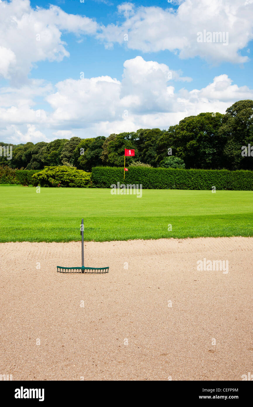 Bunker on golf course hi-res stock photography and images - Alamy