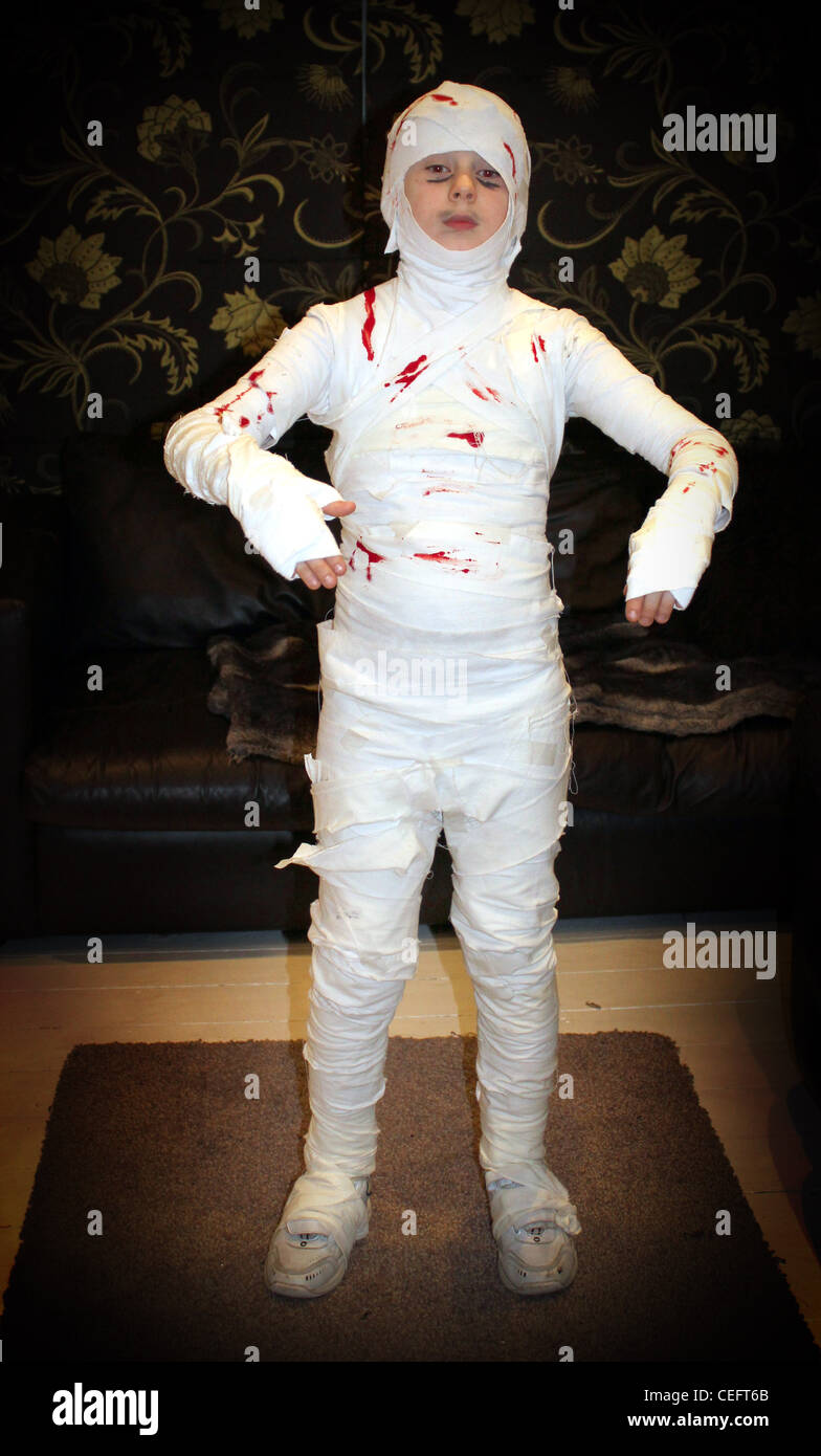 Mummy bandages hi-res stock photography and images - Alamy