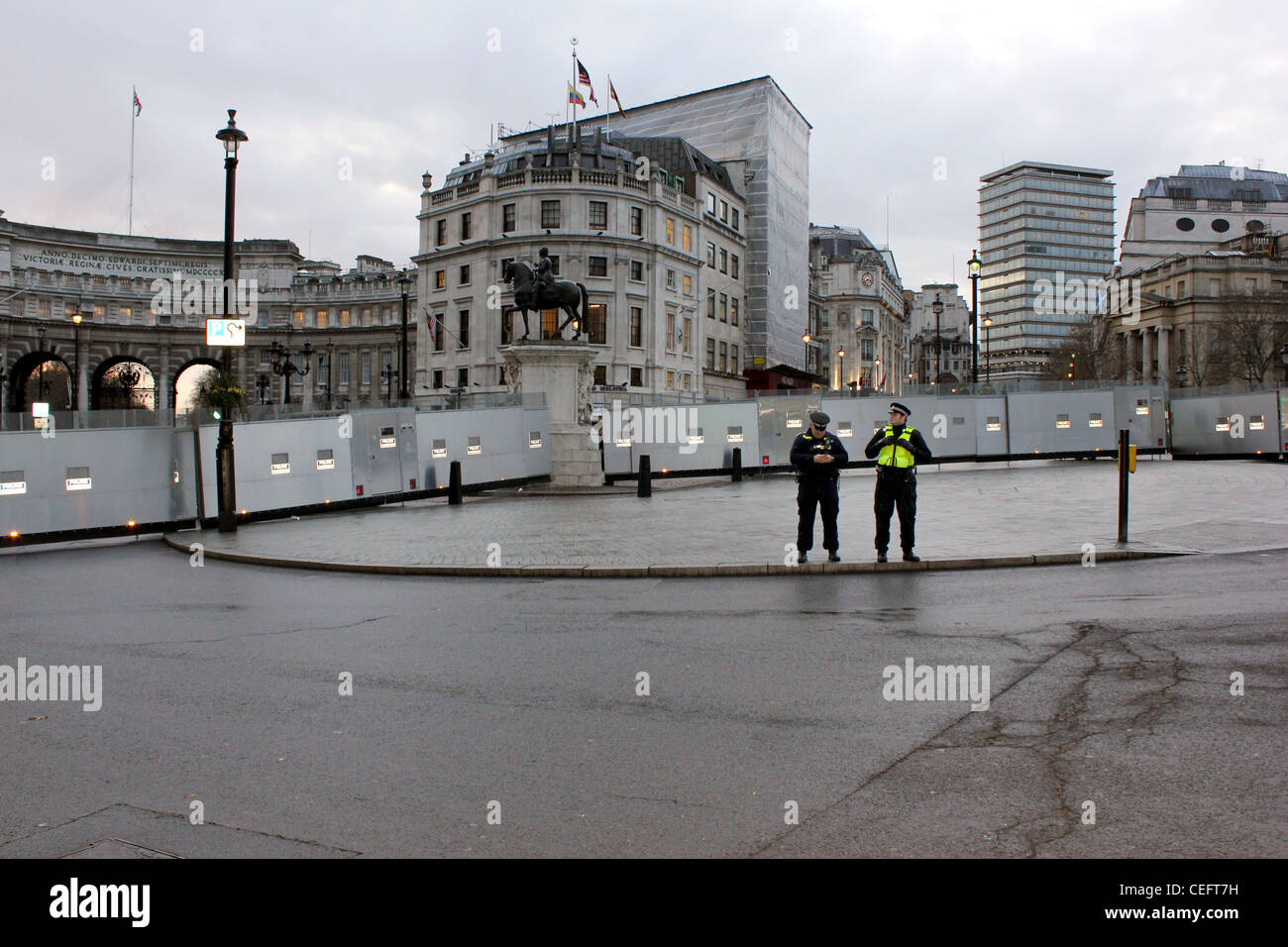 Met Police erect steel Riot Wall around Trafalgar Square to block ...