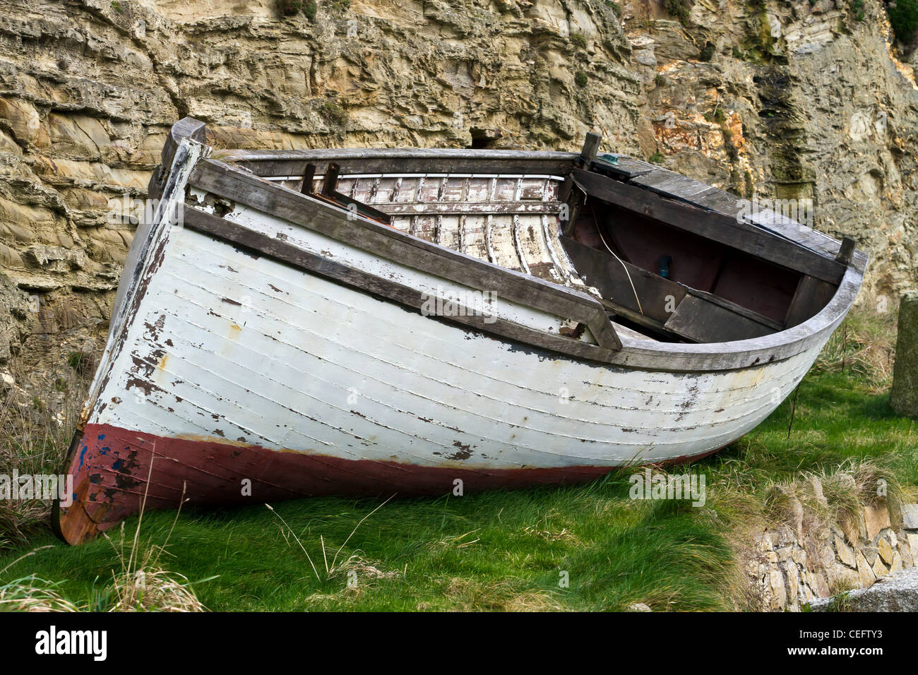 Small white rowing boat hi-res stock photography and images - Alamy