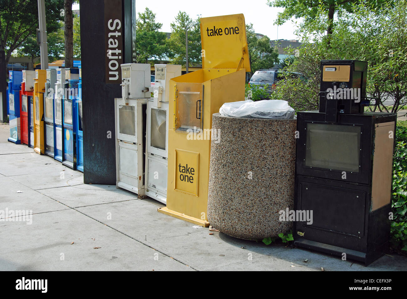 Newspaper distribution box hi-res stock photography and images - Alamy
