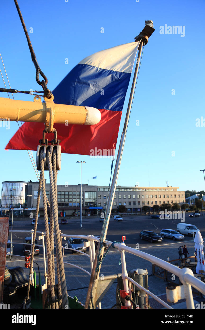 Mast and rigging of old sail ship - russian flag Stock Photo - Alamy