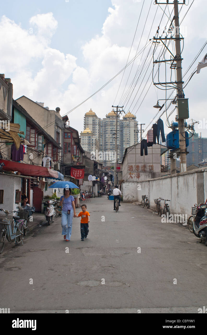Old town part of Shanghai populated by poor people Stock Photo - Alamy